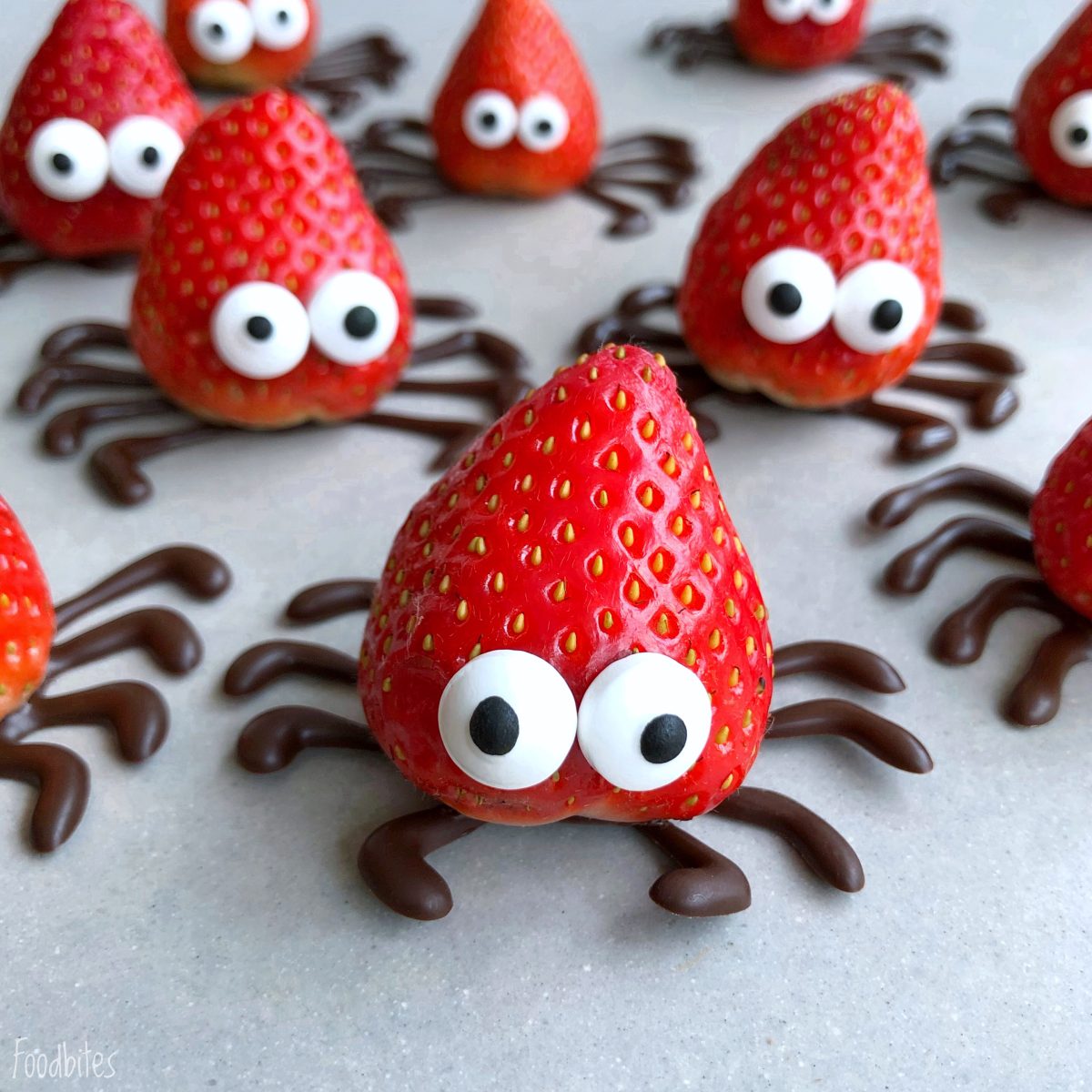 Chocolate Halloween Spiders (With Strawberries) - Foodbites